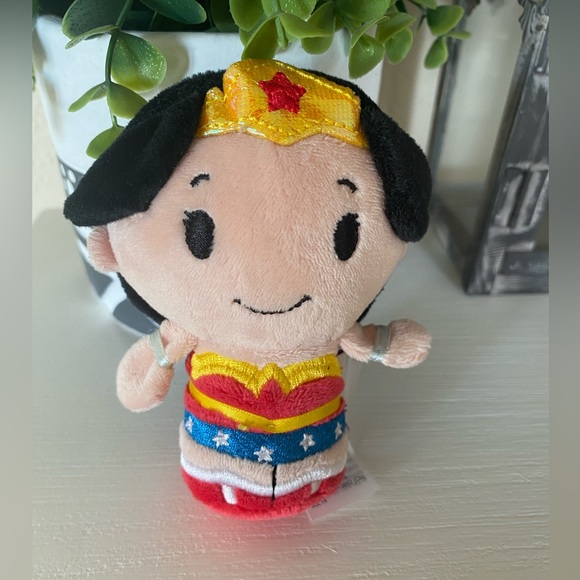 Hallmark | Toys | Hallmark Itty Bittys Dc Comics Wonder Woman 45 Plush ...